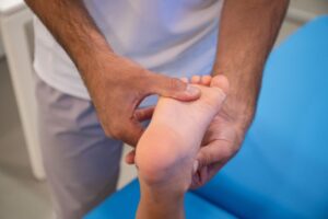 ¿Pisada Pronadora o Supinadora? Guía Completa de Podología